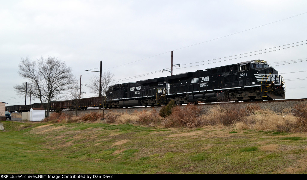 NS ES44AC 8042 leads 66Z
